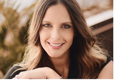 Así suena el tema musical que le grabó Laura Acuña a su papá