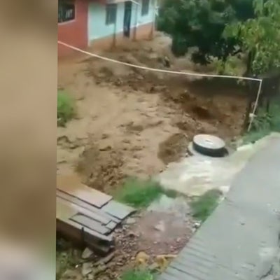 [Video] 18 personas afectadas dejó el desbordamiento de una quebrada